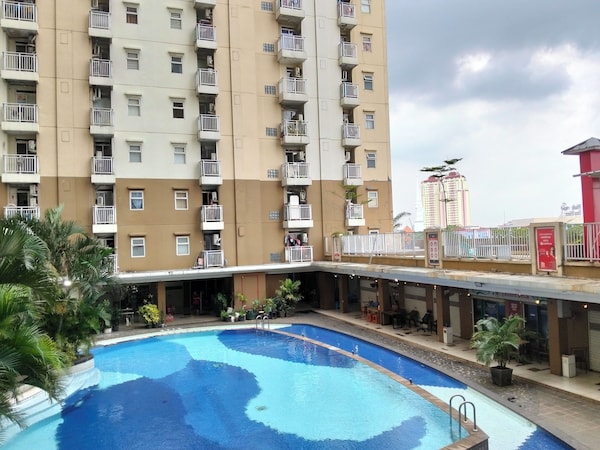 Family Friendly 2-bedroom Apartment With Ac, Wifi At Maldives Home Pluit Seaview - Jakarta
