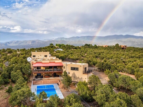 6-bedroom Santa Fe Adobe Estate With Indoor Pool, Pickleball, Horses And Privacy - Santa Fe, NM