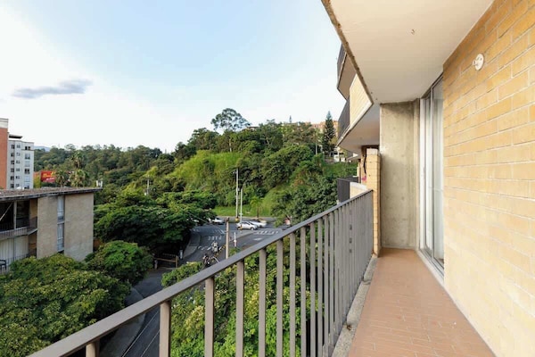 |Ep| Cozy Apt In El Poblado W/balcony, Pool - Medellin, Antioquia, Colombia