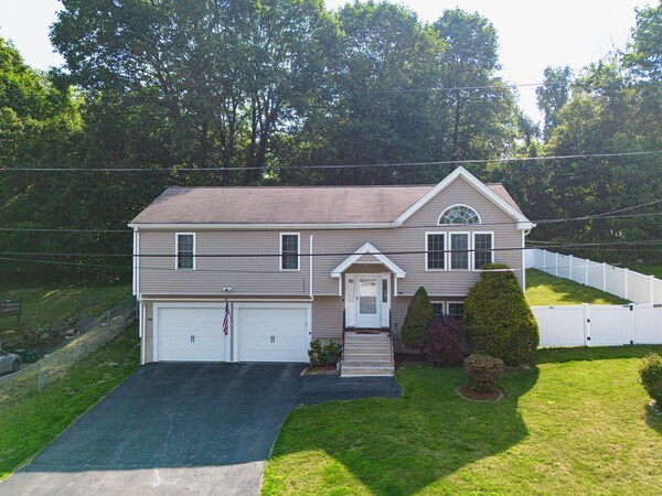 Modern 4br Escape In Worcester Ac  Huge Yard  Fast Wifi - Worcester, MA