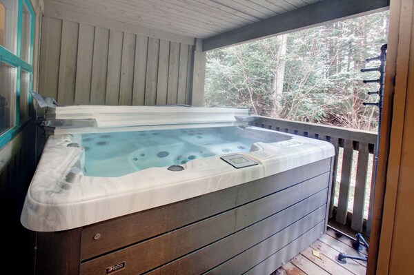 Super Lux Cabin W/ Private Hot Tub! - Whistler