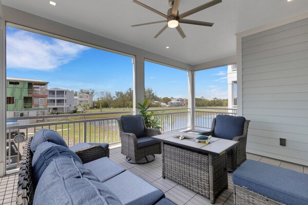 Your Smart Home Escape, Minutes From Anna Maria Island - Longboat Key, FL