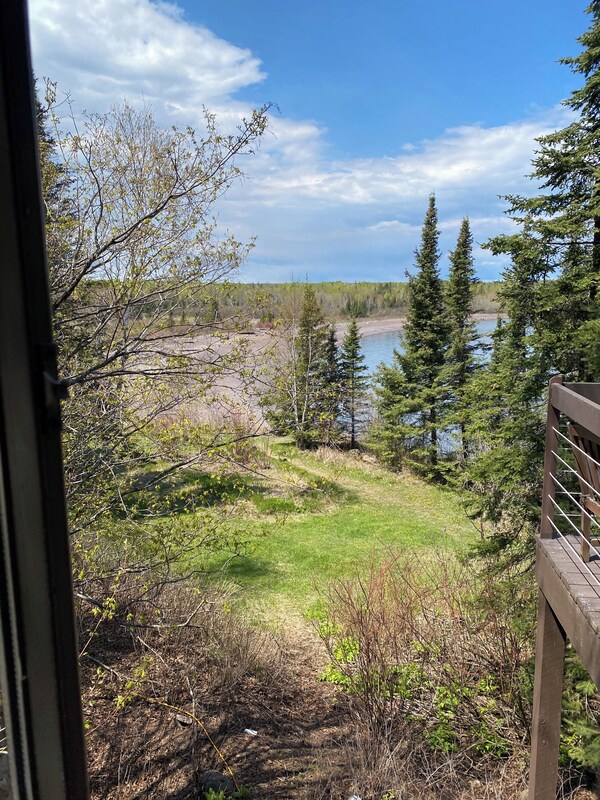 Lakeside Lair; Cozy Lake Superior Waterfront Retreat With Views! - Two Harbors, MN