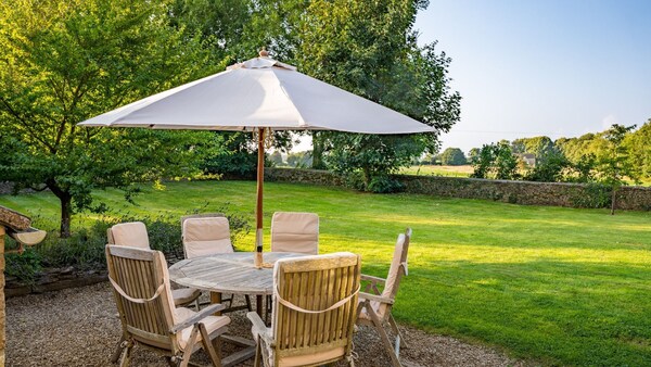 Hare Cottage - Pet Friendly Near Tetbury - Tetbury