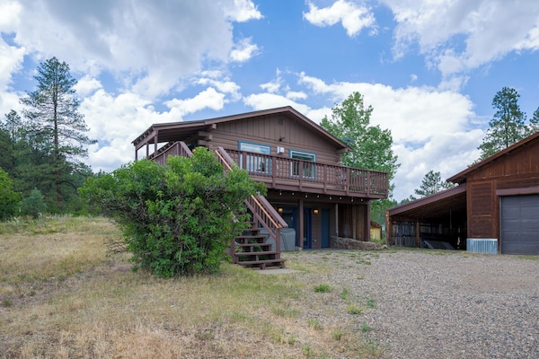 Hot Tub & Mtn Views - Peaceful Pagosa Springs Retreat Minutes To Town & Trails - Pagosa Springs, CO
