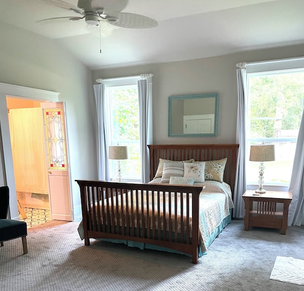 Charming 4-bedroom Farmhouse In Magnolia Nestled On 2 Acres. Miniature Horses! - Pinehurst, TX