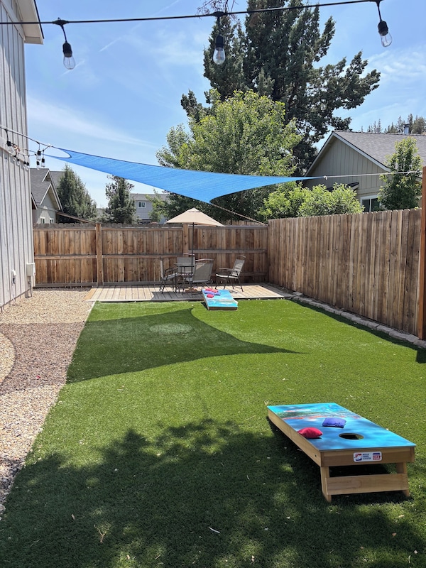 Charming 3-bedroom House With Game Room, Outdoor Living Area, In Beautiful Bend - Bend, OR