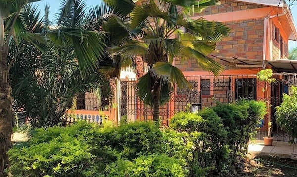Torchys Lounge Hotel In Kisumu Unit 12 - 基蘇木