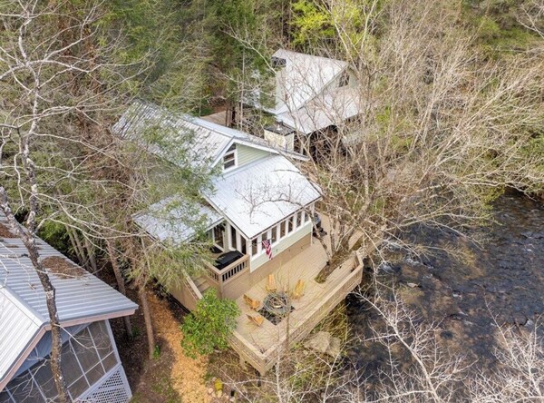 Charming Riverfront 3-bedroom Cottage In Ellijay On The Cartecay River - Ellijay, GA