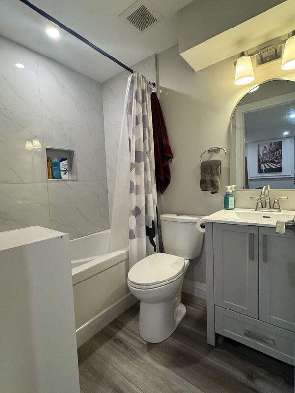 Cozy 2 Bedroom Guest Suite In Lasalle - Detroit, MI