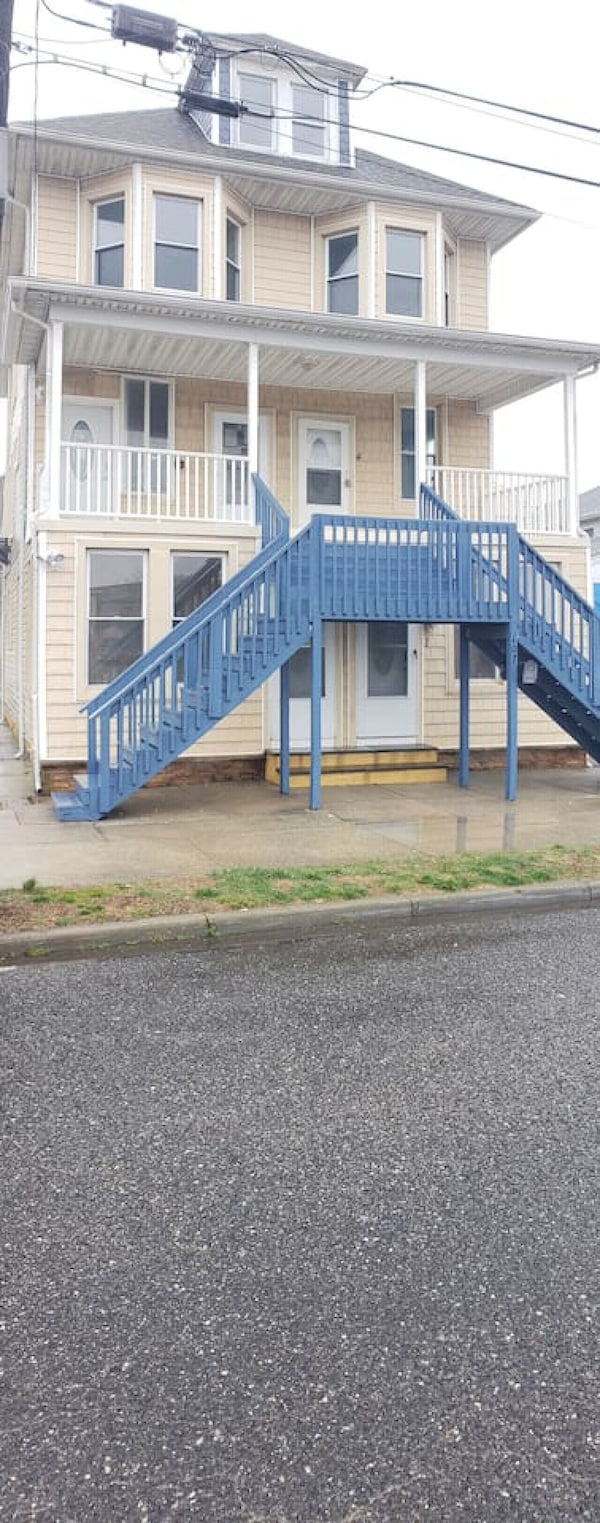 2 Bedroom, Walk To Beach & Boardwalk ! (Apt. 1r) - Avalon, NJ