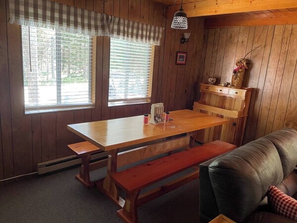 White Owl Retreat Firepit 4 Bdrm Yellowstone - Island Park, ID