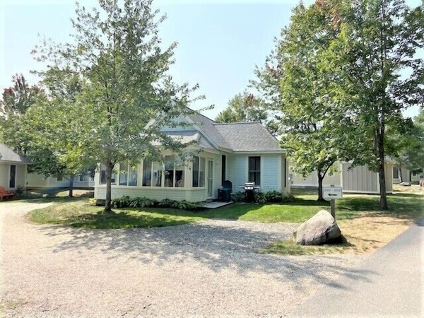 Cottages At Summer Village, Fully Furnished Cottage, Wi-fi, Heated Pools, Hot Tub - Wells, ME