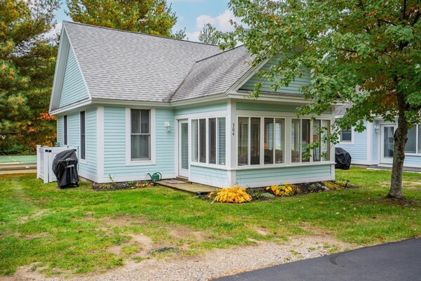 Cottages At Summer Village, Fully Furnished Cottage, Wi-fi, Heated Pools, Hot Tub - Ogunquit, ME