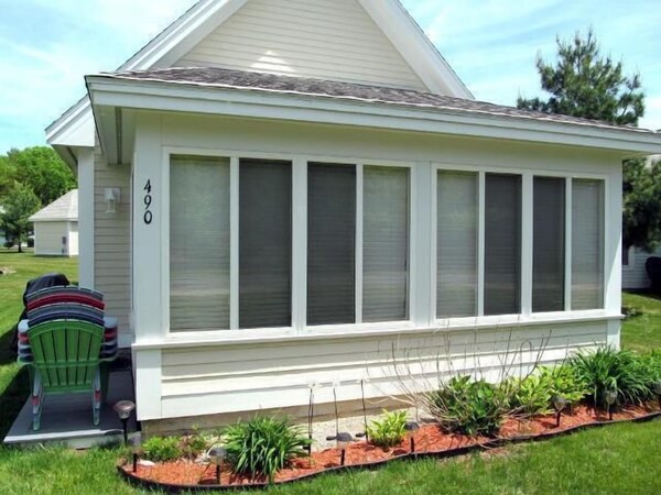 Fully Furnished Cottage, Minutes From The Beach. - Kennebunkport, ME