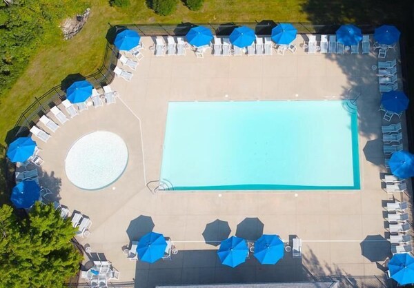 Cottages At Summer Village, Fully Furnished Cottage, Wi-fi, Heated Pools, Hot Tub - Ogunquit, ME