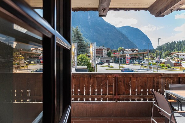 Ferienwohnung 'Celina' Mit Bergblick, Privater Terrasse Und Wi-fi - Oetz