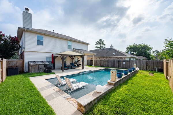 Tomball's Corner - Resort Style Patio - Houston, TX