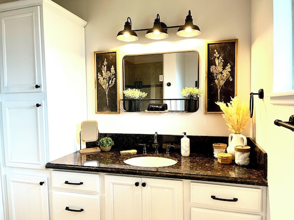 Charming Family Home Near Downtown @The Grounds, Pets & Families, Large Backyard - Roseville, CA
