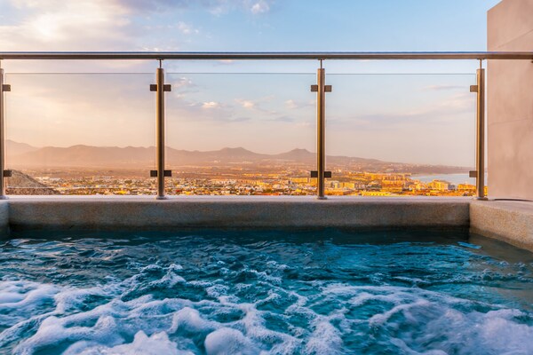 Stunning Views, Luxury Penthouse, Private Jacuzzi! - Cabo San Lucas