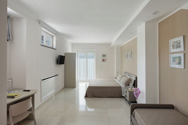 Bed And Breakfast 'Stabiae Charm - Elegance' Mit Balkon, Wlan Und Klimaanlage - Castellammare di Stabia