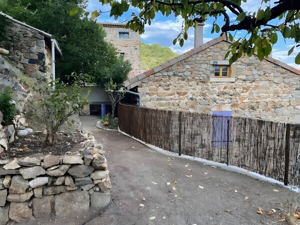 Casa Rural 'Le Bacci' Con Vistas A La Montaña, Jardín Privado Y Wi-fi - Aubenas