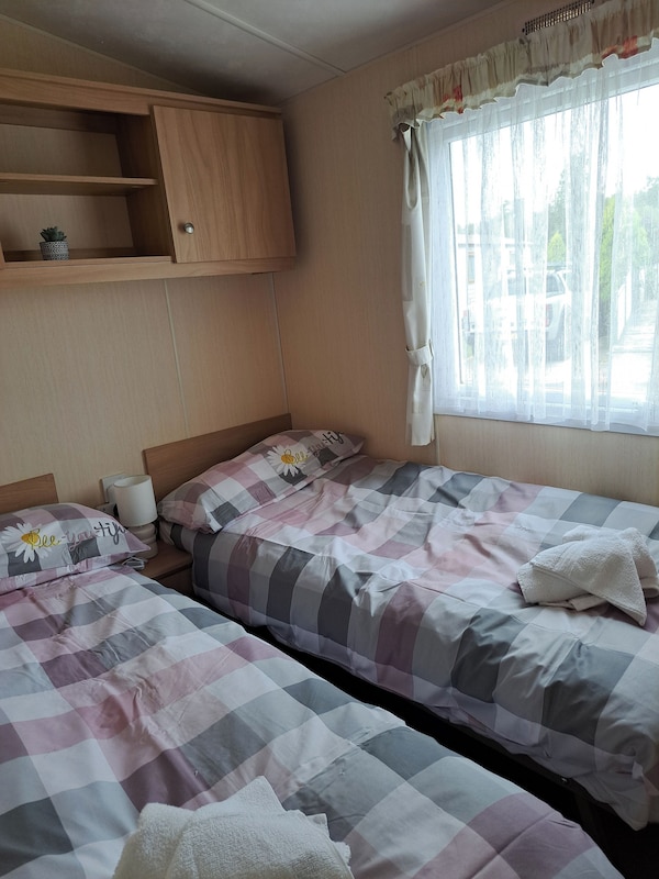 Tranquil Lodge Retreat In Scunthorpe Countryside - Lincolnshire
