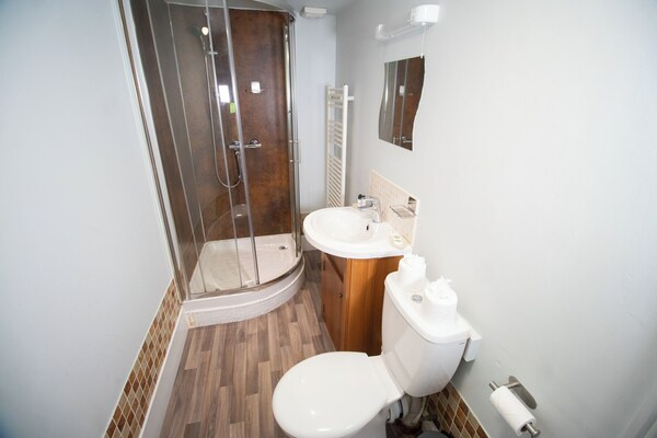 Teviotside Travel Inn - Hawick Room 4 Triple (3 X Singles) - Hawick
