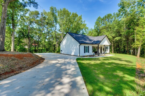 1 Mi To Lake Hartwell: Updated Retreat W/ Patio! - Pendleton, SC