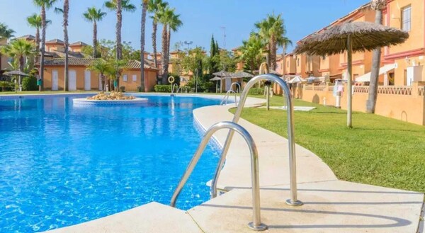 Homerez - Acogedora Casa En Lepe Con Piscina Compartida. - Islantilla