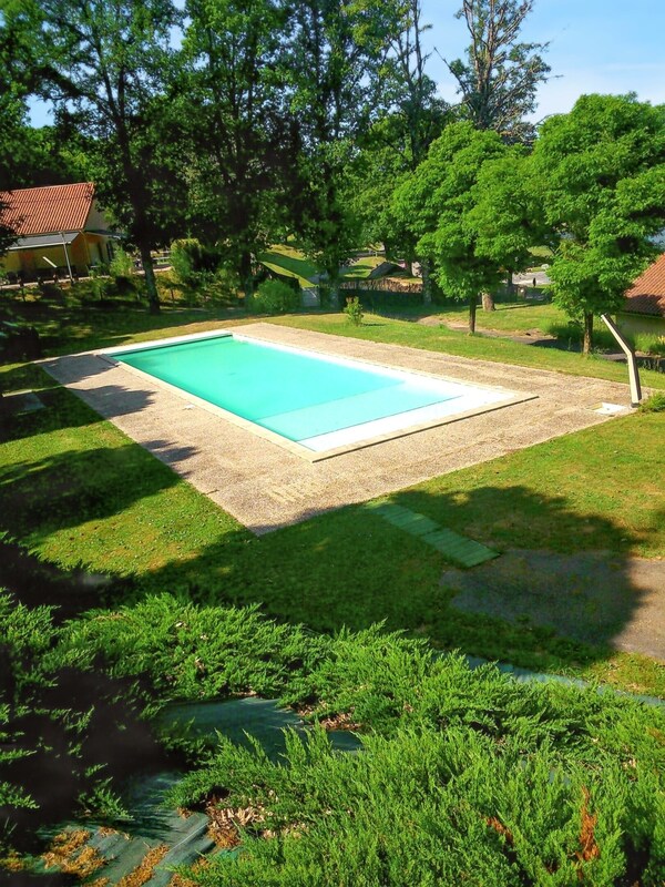 Homerez - Bungalow En Rochechouart - Haute-Vienne