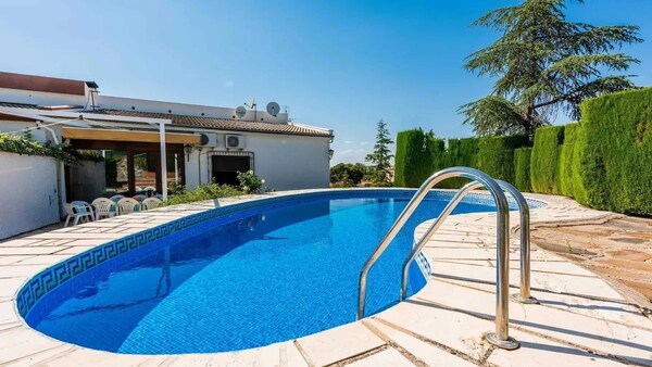 Homerez - Villa Espaciosa Con Piscina Privada En Monachil - Granada, España