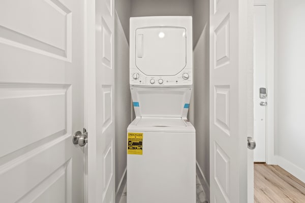 Modern And Cozy Townhome Near Cowboys And Rangers Stadium And Dfw Airport - Grand Prairie, TX