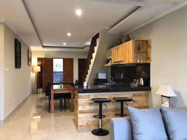 Buyan Lodge    3-bedroom Lodge In Marvelous Lake Buyan - Bali