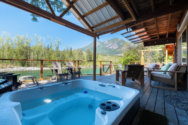 Riverfront Cabin W/views-hot Tub,ac,pets - Gold Bar, WA