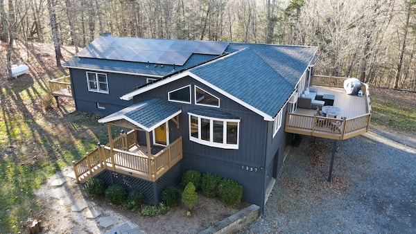 Esopus Escape: Pool, Hot Tub & Media Room - New Paltz, NY