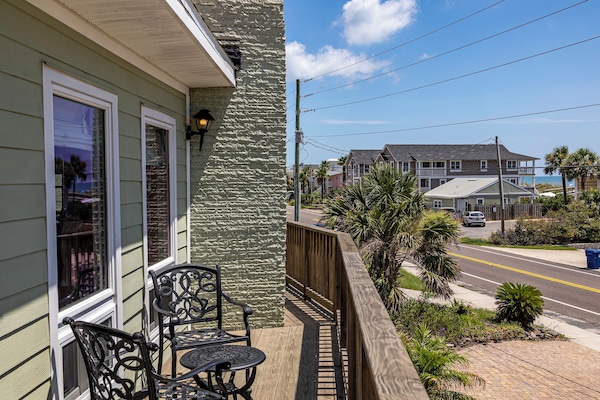 Peaceful Location Across From The Beach. Sleeps 10. A Laid-back Escape For Beach-loving Families. - フェルナンディーナ・ビーチ, FL