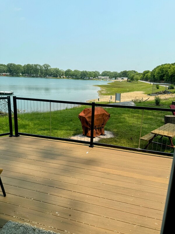 Brand New Park Model On Lake Minnehaha With Gorgeous View Of Water. Sleeps 8 - Indiana
