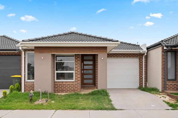 Haven Near Tarneit Main Shops - Point Cook