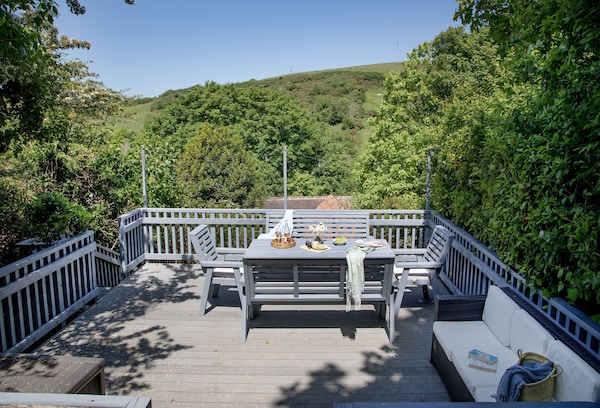 Berry Cottage, On The Edge Of The Postcard-pretty Village Of Croyde - Croyde