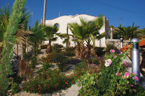 Homerez - Villa With Pool Near Bompensiere - Provincia di Caltanissetta