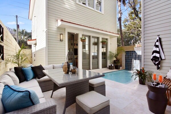 Luxury Victorian Retreat | Heated Pool - サバンナ, GA