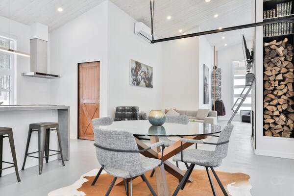 Unique And Zen Open Concept House With Mezannine, High Ceilings Near Ski Resorts - Saint-Sauveur
