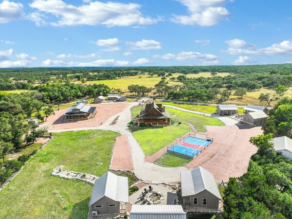 Wimberley Sports Cottage W/ Firepit & Pickleball - ドリッピング・スプリングス, TX