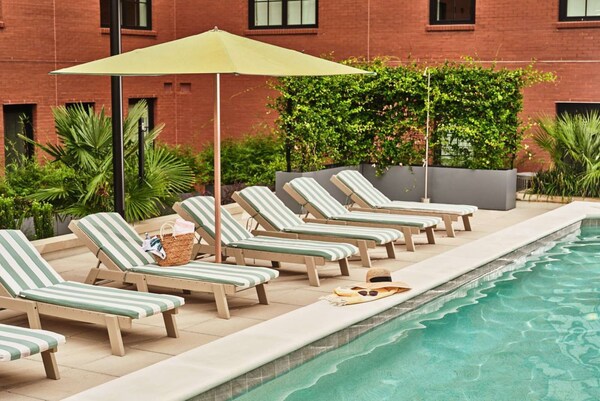 Live Like A Local In Downtown Savannah + Pool - Savannah, GA