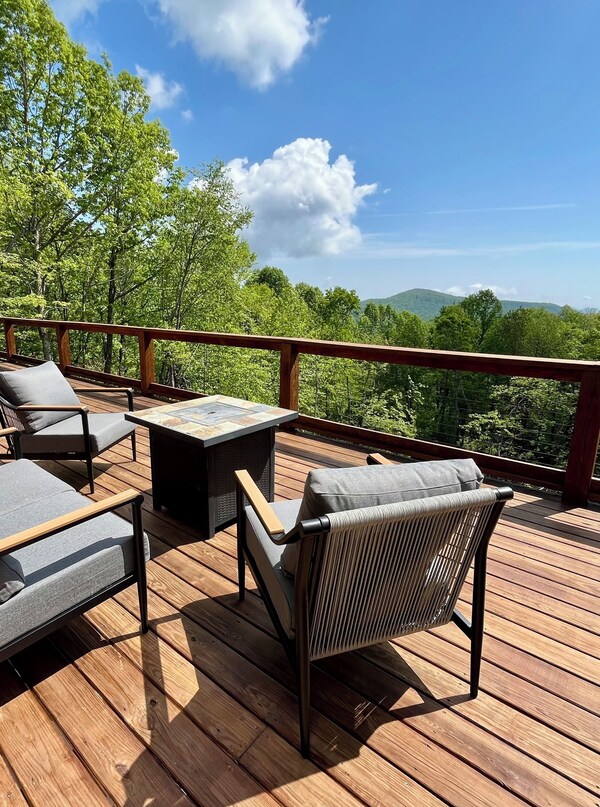 Charming 4-bedroom Cabin Near Bat Cave, Chimney Rock, Lake Lure, Asheville - Chimney Rock, NC