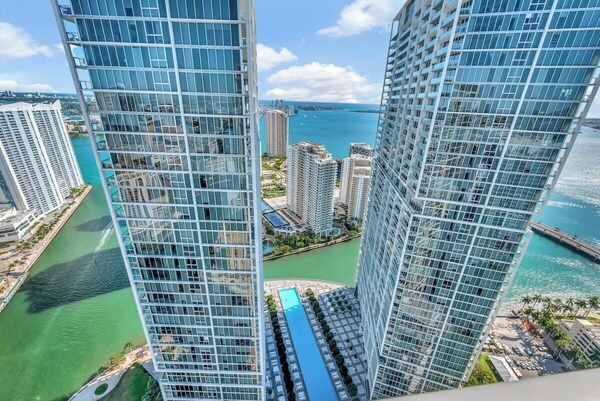 Incredible 49th Flr Bay & Pool Views | Free Spa! - Coral Gables, FL