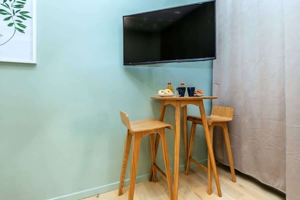 Appartement Climatisé Avec Chambre & Baignoire - Saint-Cloud