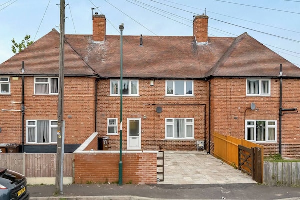Adorable 3-bedroom House With Wifi In Charming Nottingham - 노팅엄