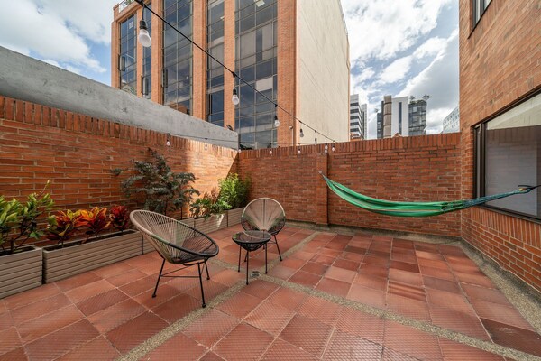 Luminoso 3br @Distrito Comercial + Terraza Privada - Bogotá